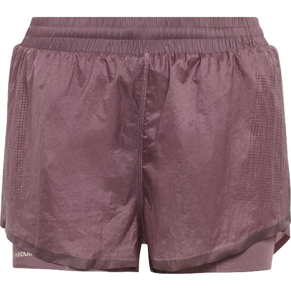 adidasとメキシコのブランドHermanos Koumoriのコラボレーションによるランニングショーツ。どんな天候でも、365日走り出すことで前に進む自由を感じたいランナーのために作られている。ルーズフィットのアウターショーツとサポート...