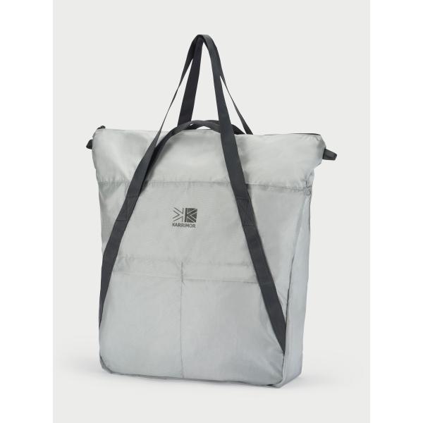 マース トート 30本体を内ポケットに収納できる携行に便利なトートバッグ。2種類の長さの持ち手が付いているので、手持ち、肩がけの2wayで使用で可能。背面はキャリーケースのハンドルに通すことが可能。旅行のサブバッグとしてはもちろん、普段使い...