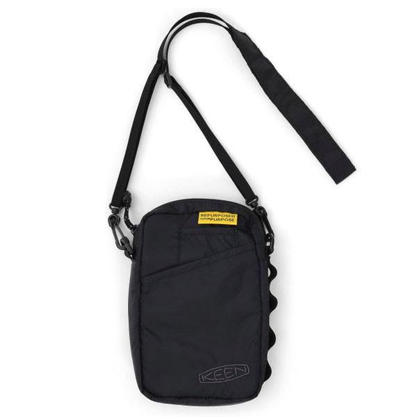 『REPURPOSED FOR PURPOSE』 工場に残る廃材を有効活用しアップサイクルしたHARVEST COLLECTION・パスポートサイズのポケットがついたマイクロミニショルダー・軽量で汚れにくいナイロン、ポリエステル素材からアッ...