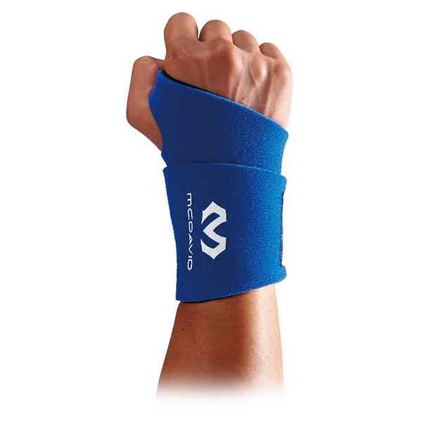 手首全体を圧迫サポート。WBCをはじめ、数多くのトッププロが使用。野球のバッティング時に使用すれば、グリップを固め、手首への衝撃を低減。内側は、バッティンググラブの上から使用してもズレにくいノンスリップ加工を施したラバーを採用。素材もプロの...