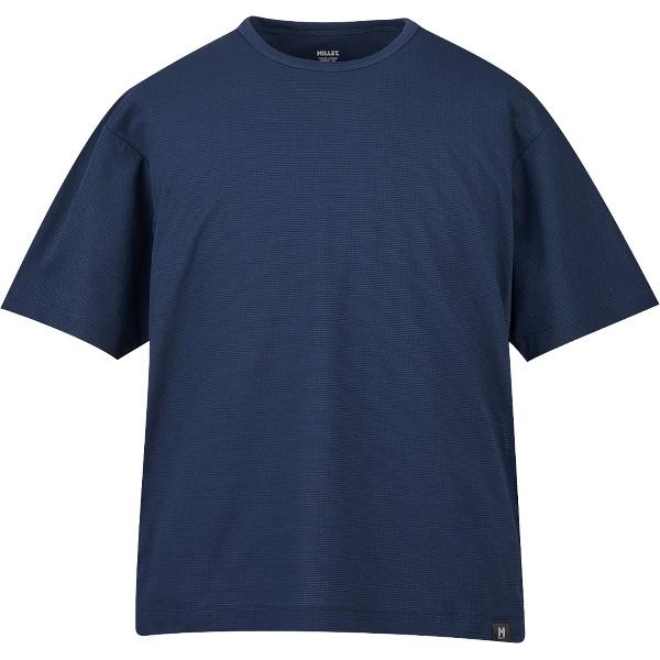 抜群の通気性と動きやすさを備えたメッシュ素材のオーバーTシャツ。軽量で微細なメッシュの薄手ニット生地「CAVE」は柔らかな肌触りで優れた伸縮性を提供し、高い通気速乾性によって暑い季節でもドライで快適な着心地を実現しました。山から街まで幅広い...
