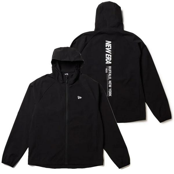 軽量で撥水性に優れた DRYERA（ドライエラ）機能を有するストレッチウーブン素材を採用。頭の形状にフィットする立体構造のフード。ベーシックなブラックと立体感のあるグリッド柄を採用。左胸にフラッグロゴ、背面にワードマークロゴをレイアウト。動...