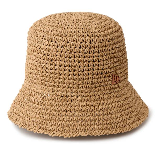 軽やかなペーパー素材と持ち運びやすさが魅力のクロシェハット。通気性に優れたペーパー素材を使用し、春夏らしい軽やかな被り心地を実現。折り畳み可能な仕様で、バッグに収納しやすく持ち運びにも便利。フロントには小ぶりなメタル製フラッグロゴをあしらい...