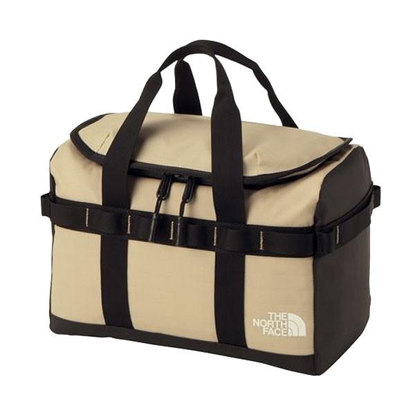 高い保冷力と軽さを備えた、容量8Lのソフトクーラーです。350ml缶を立てた状態で8本まで収納可能なサイズ。開口部はD字型に大きく開いて収納しやすく、ファスナーからの冷気漏れを軽減するフォームチューブを備えています。小物を連結できるデイジー...