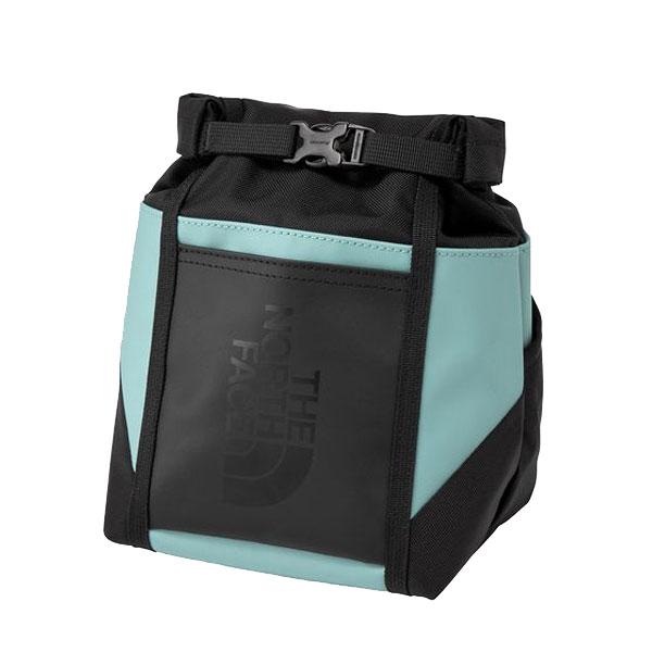 契約アスリートの声を取り入れて開発した、大容量のチョークバッグです。素材にはTHE NORTH FACEで定番アイテムのBC Duffelと同じ、環境に配慮したリサイクルポリエステルに、TPEファブリックラミネートを施した高強度の生地を採用...