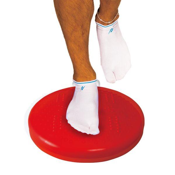 商品の特徴バランストレーニングに使用するトレーニングアイテムです。空気の量を調整することでトレーニングに合わせた硬さに調整できます。商品スペック材　質 TPEサイズ （φ）400×（H）40mm重　量 約1.4kgイタリア製注入する空気量に...