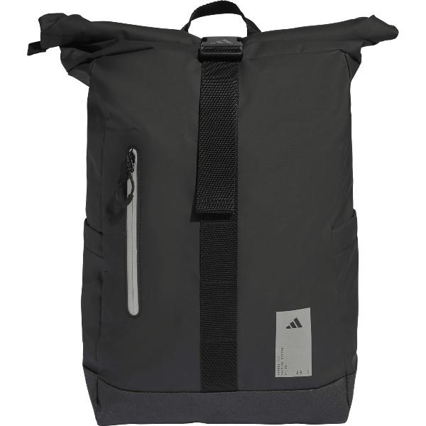 ジムに行くときも週末の休暇に出かけるときも、このバックパックは味方になる。複数のコンパートメントには、ノートPCからウォーターボトルまであらゆるものを収納できる専用スペース。長さを調整できるショルダーストラップと中わた入りのバックパネルで、...