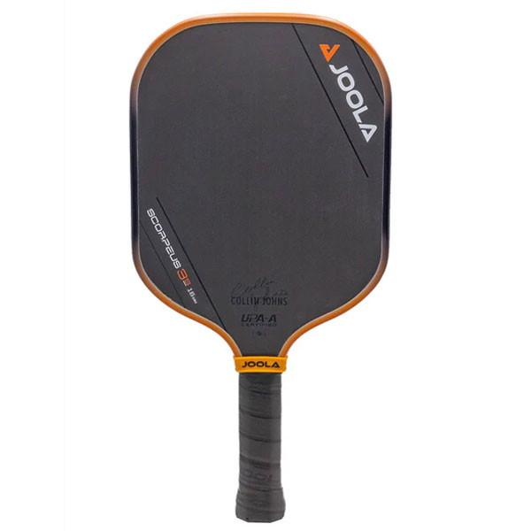 コリン・ジョンズ スコーピアス 3S 16mmはスコープスのワイドでスイートスポットに最適化されたシェイプを継承し、3Sにアップグレードされました。このパドルは、正確なショットを可能にする比類なき安定性と、あらゆるラリーでの操作性を向上させ...