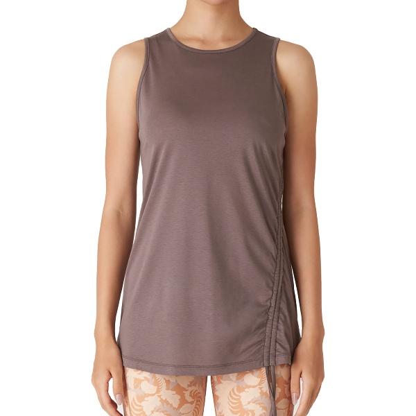 紐をしぼって、丈のアレンジ可能。アクティブな印象のアメリカンスリーブ。ドローストリングでアレンジができ、好みの丈感、ボリューム感を楽しめる着用時の表情が豊かなデザインです。スリーブラインは、アクティブな印象のアメリカンスリーブです。ヨガでの...