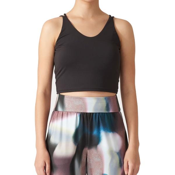 ウエストラインを隠せる丈とシルエット。コーディネートしやすいシンプルデザイン。ウエストラインが隠れる着丈で露出を控えられるミディアム丈のトップス。1枚で着用可能なカップ付きです。華奢な肩紐のデザインで、見せインナーとしての使用もおススメです...