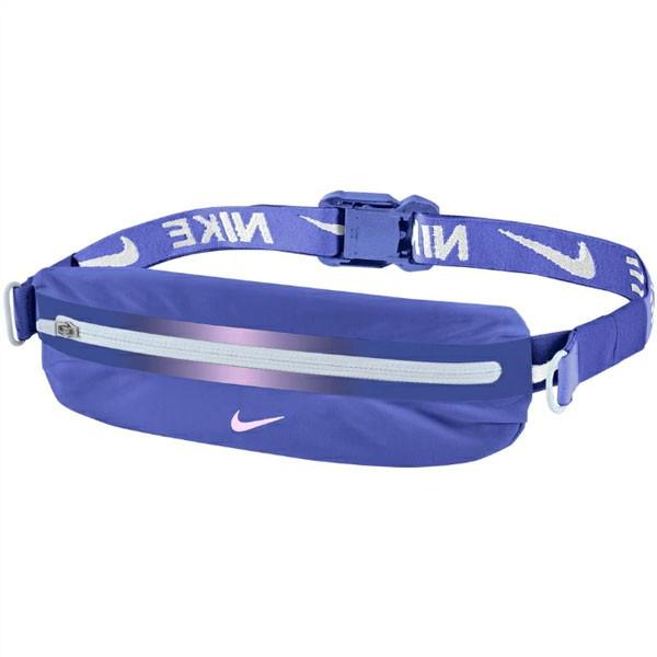 Nike DRI-FIT テクノロジーにより、ドライで快適な状態を保つ。伸縮性のあるベルトはランニング中に快適にフィットするように調整可能。軽量設計で体にぴったりフィット。小さな必需品を収納できる拡張可能なポケット付き。前面に反射素材の N...