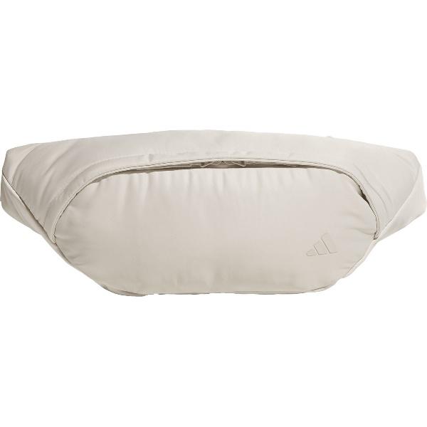 ちょっとした用事を済ませるときも、外出するときも、このアディダスのウエストバッグで必需品を手元に置いておける。容量たっぷりのメインコンパートメントとジップポケットには、スマートフォンから鍵まで、あらゆるものを確実に収納できる。ぴったりフィッ...