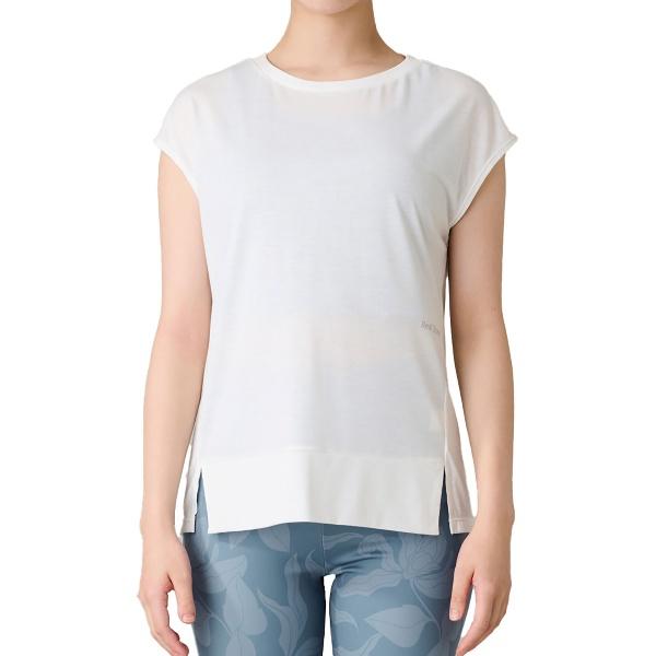 カットワークが印象的なフレンチスリーブトップ。前スリットからボトムの色が覗き、着こなしのポイントになると共に脚の動きを妨げず、ワークアウトに取り組めます。しっとり＆なめらかな肌触りが心地よい天竺素材を使用したトップスシリーズ。トレンドに左右...