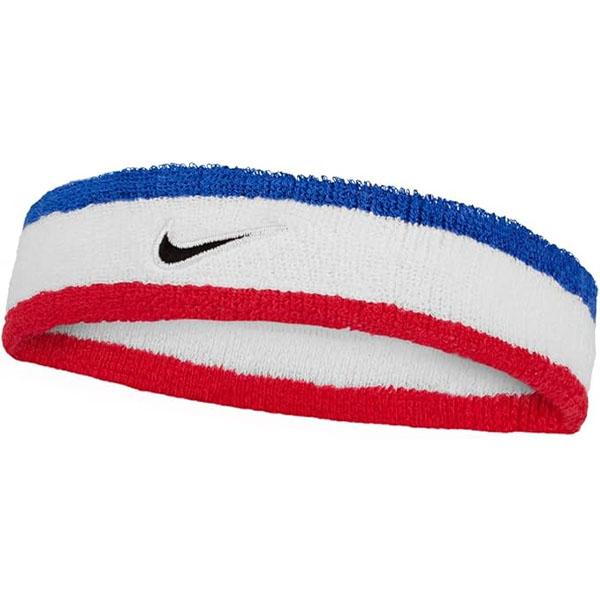 今注目すべきトレンドのヘッドウェア！NIKE(ナイキ)の肌触りの良いパイル地のヘッドバンド吸水性のあるテリー素材がさらりと快適な状態を保つ。スウッシュロゴの刺繍入り。素材：71% コットン, 19% ナイロン, 6% ゴム, 4% ポリエス...