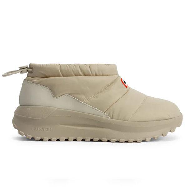 ユニセックスパフトラベルフロートレーナーは、寒い冬に活躍するカジュアルなシューズです。アッパー部分には、耐水性メンブレンを採用し、少しの雨でも安心して履いていただけます。100%リサイクルフリースの裏地は、足の形を形状記憶し快適なフィット感...