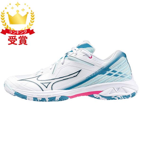 MIZUNO ENERZY NXTを搭載した、軽量性・加速性がコンセプトのウエ?ブクロー。2Eフィットタイプです。■アッパーの特徴MB HOLD FIT■ソールの特徴ノンマーキングソール■その他の特徴日本バドミントン協会検定合格品素材: 甲...