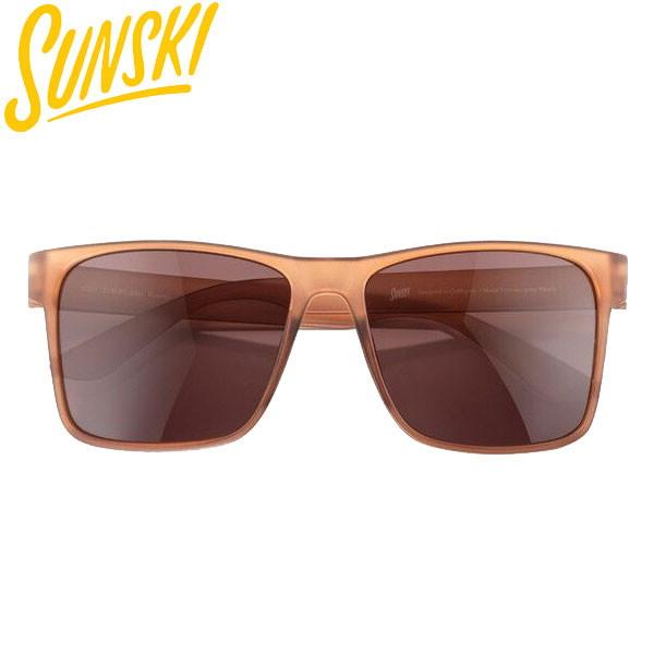 スクエア型を採用したプエルト。大胆なブロウラインが特徴的なスポーツタイプ。キバと似たようなシルエットですが、よく見るとノーズのところや、フレームのラインの違うやサイズ感も違います。オーバーサイズはしっかり目を保護してくれるので安心です。レン...