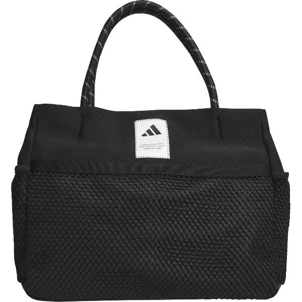 アディダスのマストハブ トートバッグ シーズナルは、スタイルと実用性を兼ね備えたアイテム。機能性とファッション性の融合を求める人のためのデザインで、アクティブな日常に最適なトートバッグ。必需品をしっかり持ち運べる容量を確保。内側には、モバイ...