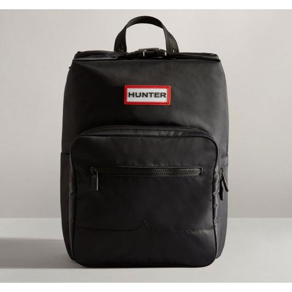 耐水性を兼ね備えたナイロン製のパイオニアトップクリップバックパック。全天候型のため、雨の日のお出かけ、サイクリングなどの際にも重宝します。本体の内側はリサイクルポリエステル生地で裏打ちされており、ラップトップ用のポケットが付いています。外側...