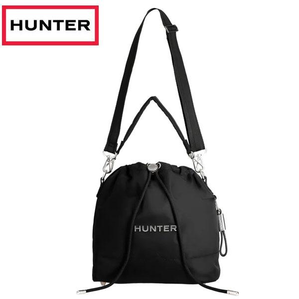 プレミアム ナイロン バッグシリーズは、光沢感のある耐水性ナイロン生地にメタル製のHunter ロゴを合わせることで、より洗練されたワンランク上のナイロンバッグに仕上げられています。軽量でありながらシックなデザインのこのバケットパックは、街...