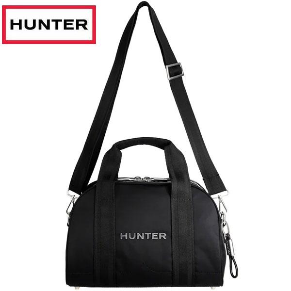 プレミアム ナイロン バッグシリーズは、光沢感のある耐水性ナイロン生地にメタル製のHunter ロゴを合わせることで、より洗練されたワンランク上のナイロンバッグに仕上げられています。軽量でありながらシックなデザインのこのバケットパックは、街...
