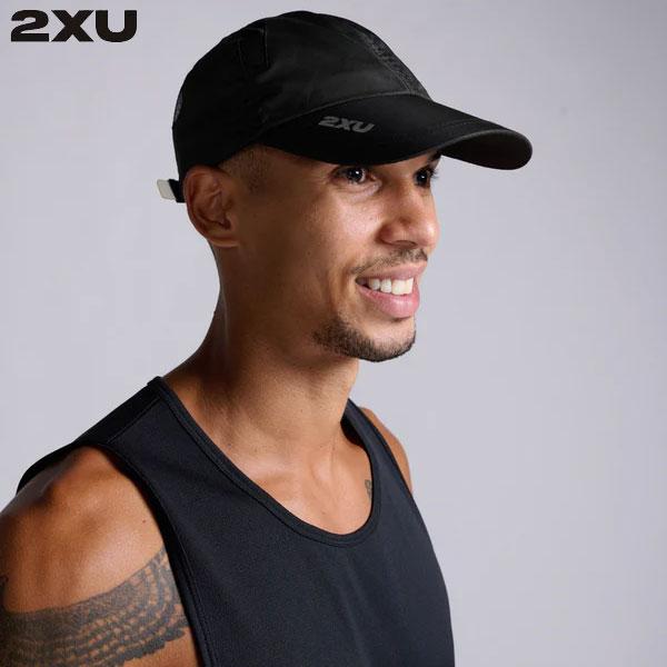 ランニングキャップ UQ5685F BLK/BLKリピーター様も多い、2XU大人気の定番ランキャップ！頭を熱から保護するように設計された軽量2XUランキャップです。通気性の良い素材で、ランニング中も頭部を涼しく保ちます。ワンサイズ（後部のス...