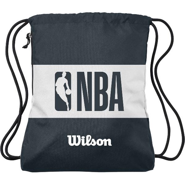ウイルソンNBA フォージ スポーツバッグがあればどこででもゲームを始めることができます。丈夫な引き紐で開閉しやすく、外側にあるジッパーポケットに追加で収納可能。メインコンパートメントは公式サイズのバスケットボールを入れるのに十分な大きさで...