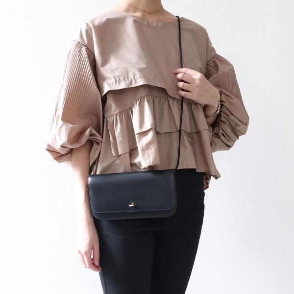 商品名GENESI MINI CROSSBODY BAG クロスボディバッグ ショルダーバッグ 鞄 レザー 本革 エレガント レディース ［WE00561 AX0733］色・柄O6000 ：ブラックサイズ本体：約 高さ11.5cm×横幅22...