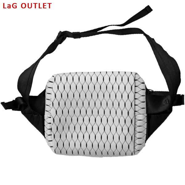 ■商品説明日本の装甲からアイデアを得てデザインされた『ISARAU(イザラウ)』シリーズのボディバッグ。デバイスポケットには9.7インチまでの収納が可能で、コンパクトながら収納力があり、タウンユースからお買い物まで幅広くご利用頂けます。※こ...