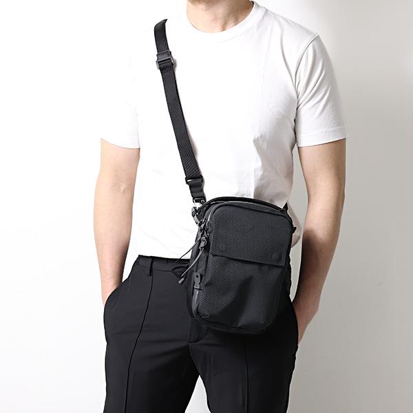 BLACK EMBER ブラックエンバー ショルダーバッグ KOMPAK Shoulder Bag 090000 メンズ 5L クロスボディ ナイロン 防水 キーリング付き 鞄■商品説明見た目以上の収納力を備えた、コンパクトなクロスボディバ...
