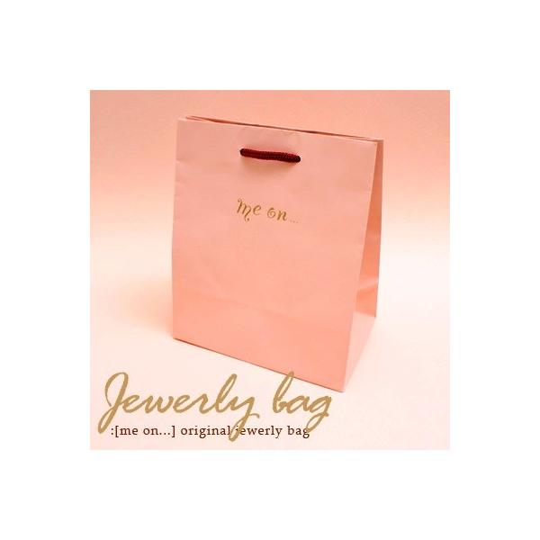 ★メール便送料無料、即日発送（ヤマトDM便または普通郵便にて発送します。宅配便を選択すると、送料がカウントされます。）　★me on ブランドのペーパーバッグです。　■高級感のあるバッグです。　本体/高さ：173mm、幅：145mm、奥行き...