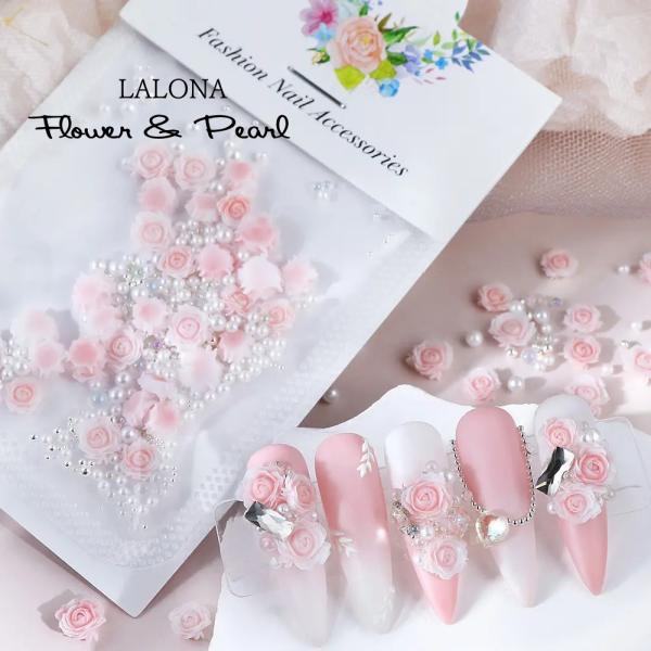 エレガントな雰囲気のフラワーパーツ。パールやブリオンも入っていて、これだけでアートの完成です。色合いもふんわりしていて可愛い。推しネイルにもいかがでしょうか。■サイズ：画像参照※輸入品につきバリなどございます。