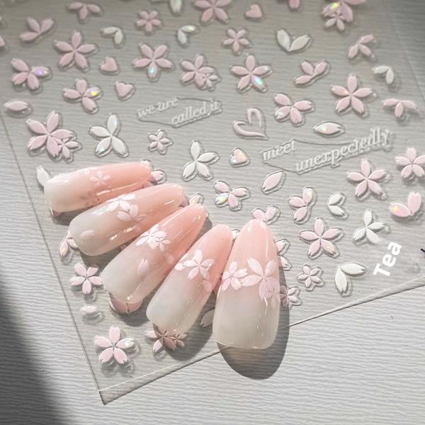 少しぷっくりした桜デザインシールです。可愛い春ネイルアートが簡単にできてしまいます！■カラー：画像参照■原産国：中国※入荷時期により画像と実物のデザインに違いがある場合がございます。※価格は予告なく変動いたします。