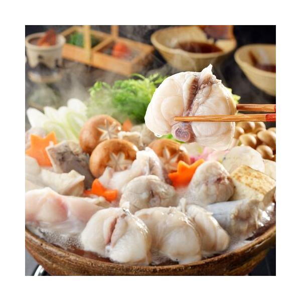 とらふくの身とアラをブツ切りにし、白子風味豊かなふく白子豆腐と、とらふく皮を練り込んだつみれをセットにし、ちり鍋用にしました。残ったスープで味わう、ふく雑炊は絶品です。 爆買