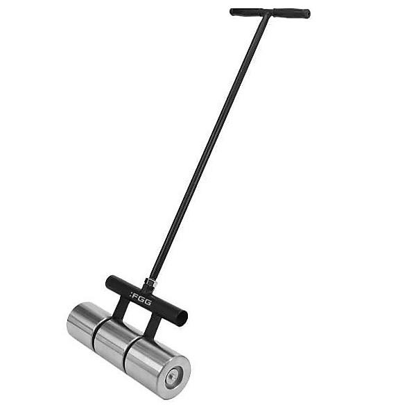 【商品詳細】3分割ポンドローラー　【サイズ(約)】　ローラー幅：400mm　　ローラー直径：115mm　　全長：1,100mm　　ハンドル幅：175mm【荷重(約)】35kg【材質】スチール鋼(メッキ処理)・長尺タイプの床材を貼り付ける際に...