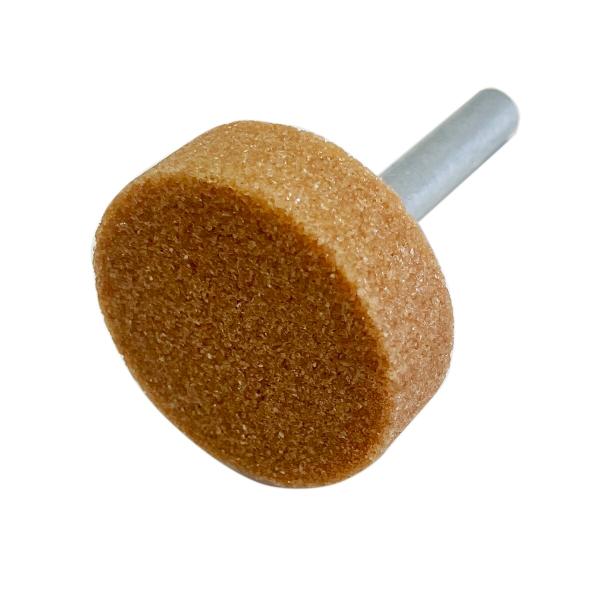 ■仕様・用途:HSS鋼・特殊鋼・合金工具鋼のバリ取りや溶接ビートの除去に・外寸(約):φ32×長さ47mm・砥石部サイズ(約):φ32×10mm・軸のサイズ(約):φ6×37mm・粒度:#60・形状:平型・許容最大回転数:26000min-...