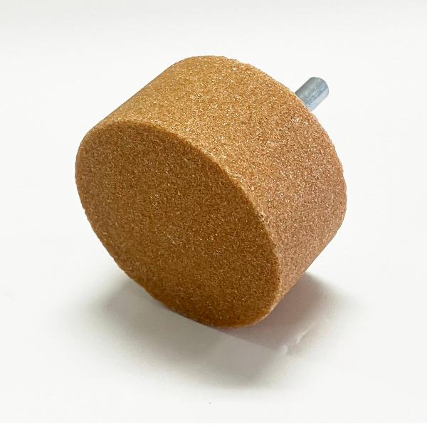 ■仕様・用途:HSS鋼・特殊鋼・合金工具鋼のバリ取りや溶接ビートの除去に・外寸(約):φ50×長さ56mm・砥石部サイズ(約):φ50×25mm・軸のサイズ(約):φ6×31mm・粒度:#60・形状:平型・許容最大回転数:3000min-1...