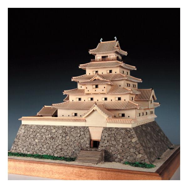 完成品寸法 （約）全高260mm、全幅340mm、奥行き305mm(飾り台含む) 部品構成 木製部品　59種金属部品　1種 製作参考時間 （約）70時間  特長 本キットは、この鶴ヶ城天守を1/150スケールで再現する、城シリーズ最新作。均...