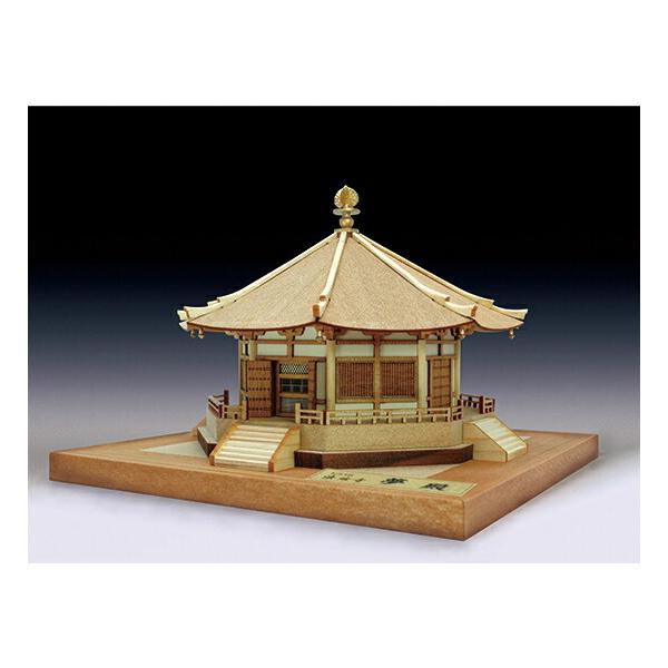 法隆寺・東院伽藍の中心となる八角円堂、夢殿（国宝）。天平11年（739）聖徳太子一族の住まいあった斑鳩宮跡に聖徳太子を偲び、総行信により健立された。八角円堂中央の厨子には、聖徳太子の等身と伝えられる救世観音菩薩立像が安置され、春と秋の開扉供...