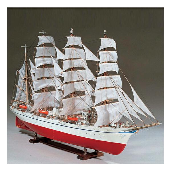完成品寸法 （約）全長：1,390mm / 全幅：319mm / 全高：752mm 製作参考時間 （約）500時間  特長 大型エッチング他、精密金属パーツ多数使用 木製部品は、レーザー加工を中心にした新設計 キットは精度の高い木製レーザー...