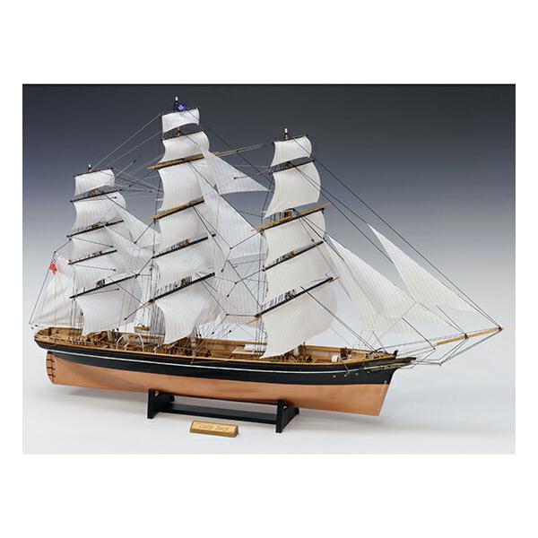 完成品寸法 （約）全長：869mm　全幅：293mm　全高：562mm(船台含） 部品構成 木製部品/金属部品/その他 製作参考時間 （約）210時間  特長 1/100カティサークの帆付きタイプ。船体構造、使用パーツはそのままに、新たに布...