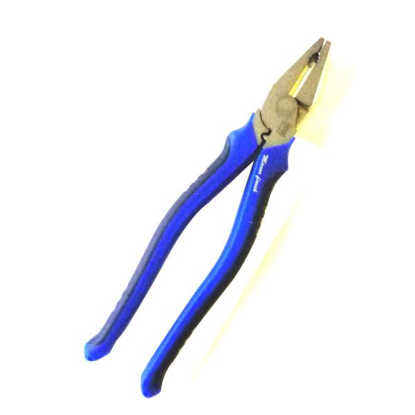 用途:内線、外線工事など電気設備工事に全長:230mm呼び寸:225mm(9吋)切断能力:ピアノ線2.0mm、VVF線2.0mmX3芯、鉄線4.0mm、銅線5.0mm刃部レーザー熱処理加工鏡面仕上げ落下防止コード取付穴付偏心タイプ圧着機能付...