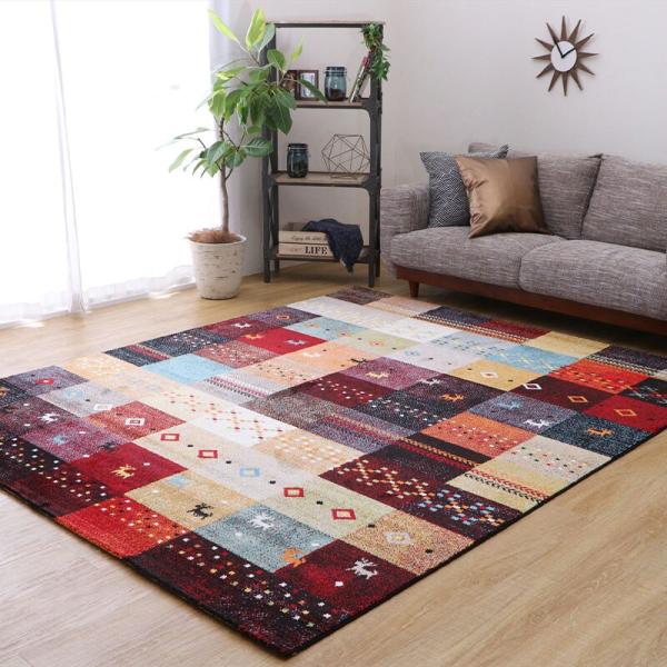 ■仕様・表地:ポリプロピレン100％・パイルハイ:約9mm・カラー:レッド・製品サイズ(mm) 幅×奥行×高さ:2000×2500×10・製品重量(g):11900■商品説明・鮮やかな色彩と自然のモチーフが魅力のギャベ柄ラグ。・ポリプロピレ...