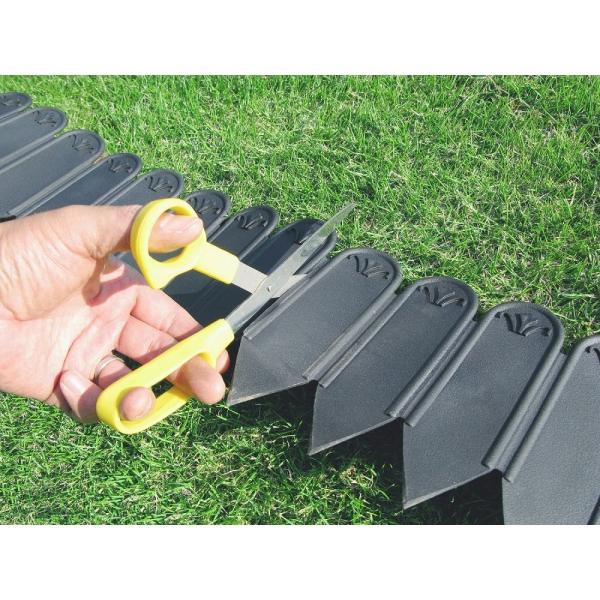 色：ブラックサイズ：3ｍ巻き　高さ15ｃｍ重さ：990g主材料：ポリプロピレン地面に差し込むだけで簡単に仕切りが作れます。直線やコーナー、曲線など自由な形に出来ますはさみでお好みの長さにカットできます。※品質向上のため予告なく仕様を変更する...