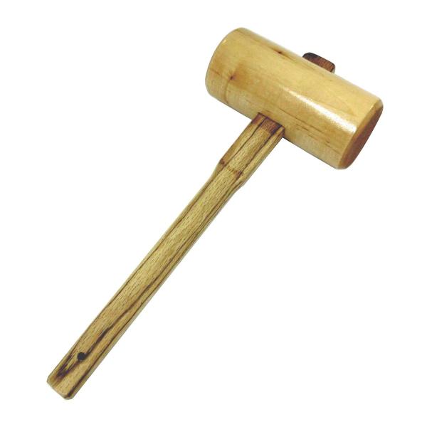 用途:キズを付けさせたくない物の打撃に頭部(約):幅160mm×直径75mm柄長(約):390mm材質:頭部:イタヤ材 柄:樫材製品重量(g)624頭部が木製で、叩いた物にキズがつきにくいです。カンナ、のみ等の木製品を叩く作業に。ベーシック...