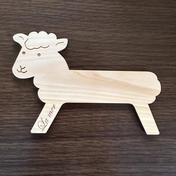 ■商品名　　　　ひつじの糸巻き■塗装仕上げ白木■原産国　　　　日本■メーカーラ・メール■原材料京都府産ヒノキ■仕様140mm×95.2mm　厚さ5mm■商品について　ラ・メールオリジナルの糸巻きです。50g程巻くことができます（長さは糸の太...