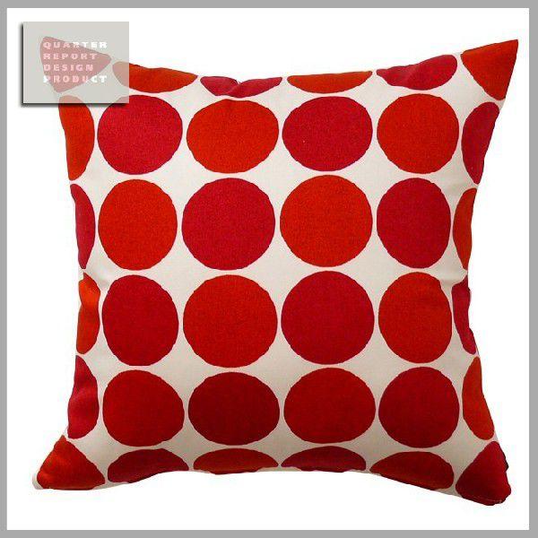 白地に微妙に色が異なるシャンブレードットが並ぶ、大胆な北欧風でありながら飽きのこないデザインのチャルカはQUARTER REPORTのロングセラー。タテに20番・ヨコに16番手の糸をしっかりと打ち込んでいるため、しなやかで軽く表面が美しいサ...