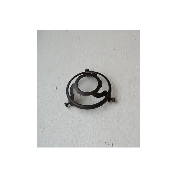 アンティークのシェードなどに使用するギャラリーです。シェードの取り付け口のサイズ61mm弱(厳密には52mm〜61mm)に対応しています。当店で取扱している、Ｅ17ソケットコードに取り付け可能です。