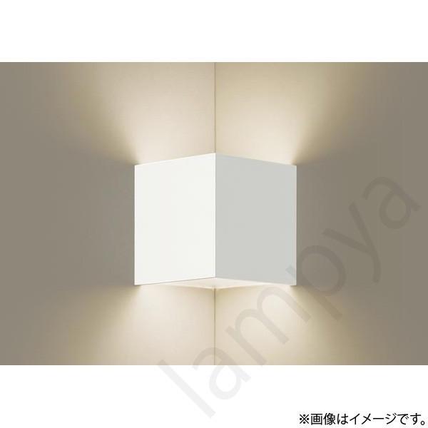 壁直付型　LED（電球色）入隅コーナー用ブラケット　拡散タイプ　白熱電球60形1灯器具相当ランプ別梱包◆LEDフラットランプφ70　クラス500 1灯（口金GX53-1）◆色温度：2700 K　◆光源寿命40000時間（光束維持率70％）◆...