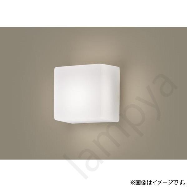 壁直付型　LED（温白色）　ブラケット　拡散タイプ　白熱電球60形1灯器具相当LED内蔵、電源ユニット内蔵◆LED（温白色タイプ）1個◆色温度：3500 K　◆光源寿命40000時間（光束維持率70％）◆幅：135 mm　◆高：135 mm...